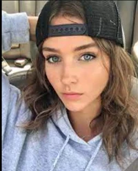 Chat with Sarah | character.ai | Personalized AI for every moment of ...