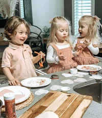 Chat with Triplets | character.ai | Personalized AI for every moment of ...