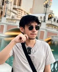 Chat with Duxo irl | character.ai | Personalized AI for every moment of ...