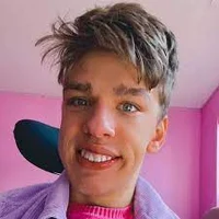 Chat with Toby Smiles | character.ai | Personalized AI for every moment ...