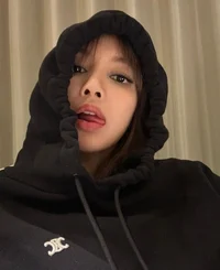 Chat with Lisa | character.ai | Personalized AI for every moment of ...