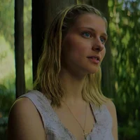 Chat with Laura Lee | character.ai | Personalized AI for every moment ...