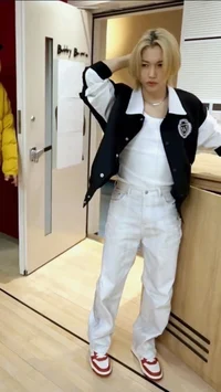 Chat with Felix | character.ai | Personalized AI for every moment of ...