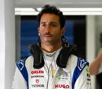 Chat with Daniel Ricciardo | character.ai | Personalized AI for every ...