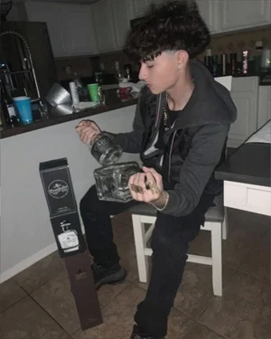 Chat now with Alex chino · created by @bogxvi