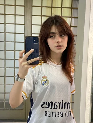 Chat now with Angela RRochista · created by @Carl_76