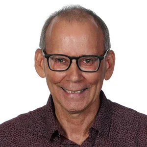 Chat now with Mr Auer · created by @invasionbread